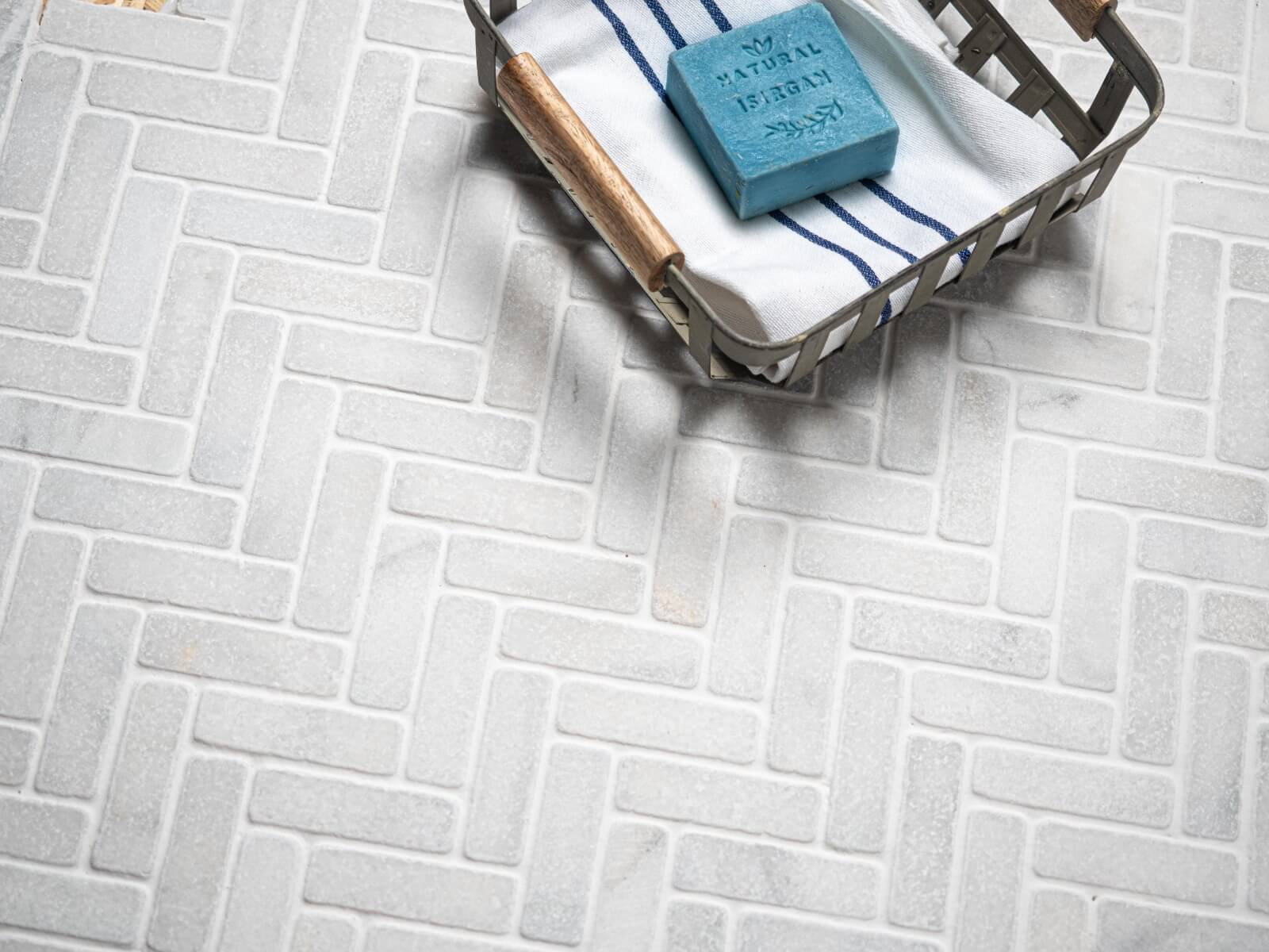 White Marble Tumbled Herringbone Mosaic Tiles | Fast Delivery | Starel ...